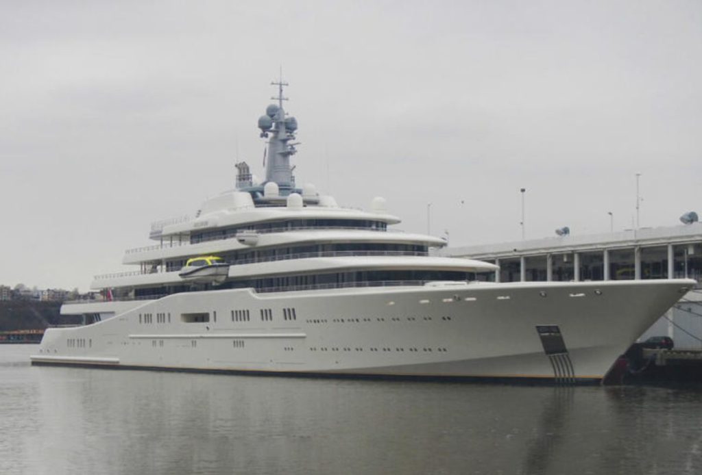 "Eclipse", el mega yate de lujo que lleva 3 años atracado